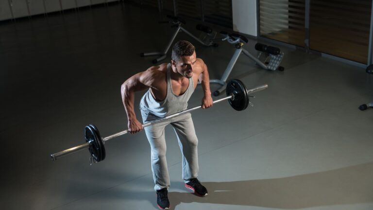 Barbell Rows vs Dumbbell Row: 9 Key Differences to Consider!
