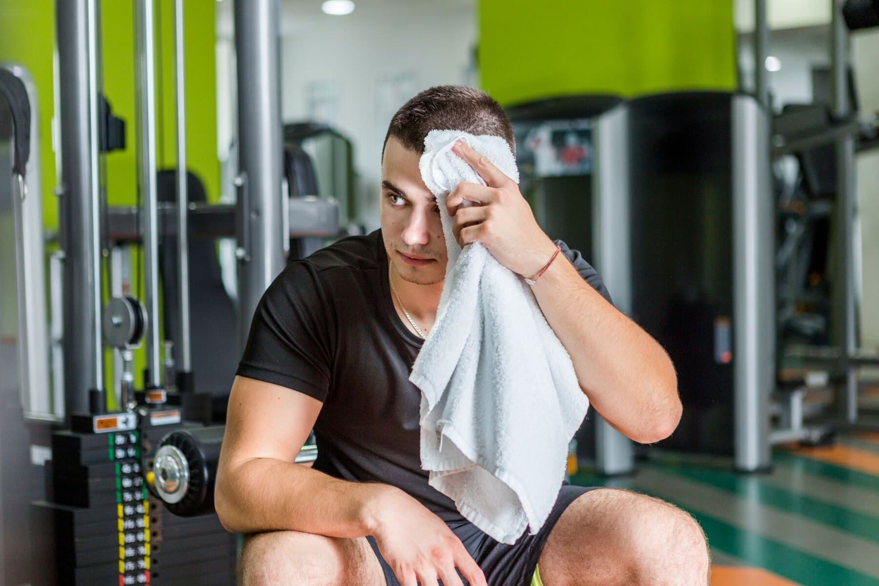 25 Essential Gym Etiquette Tips Every Beginner Should Know