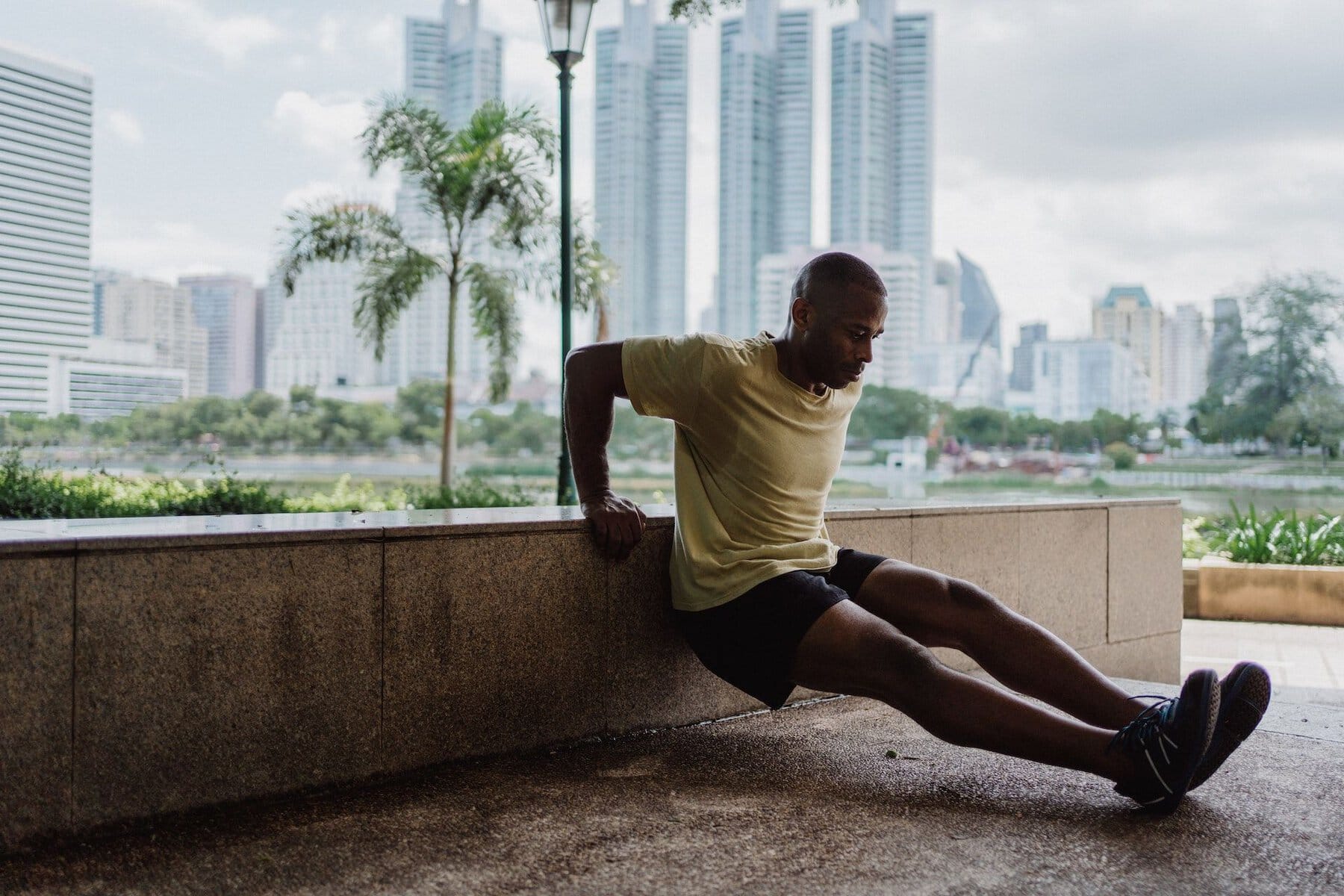 Are Dips Superior to Push-ups? Which Exercise Offers Greater Effectiveness?